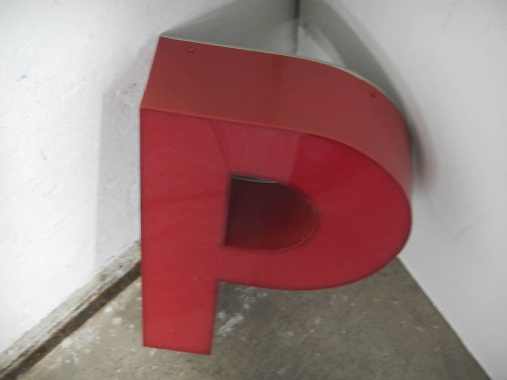 Letter P in Red Plastic, 1970s for sale at Pamono