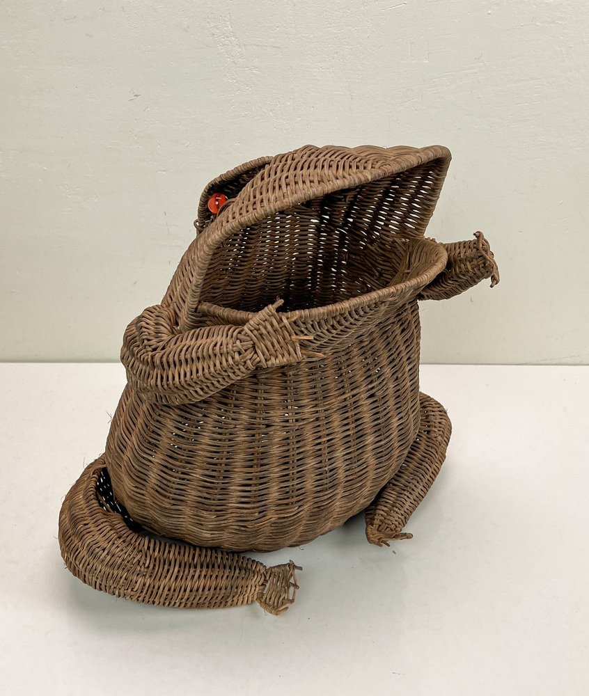 Mid-Century Vintage Rattan Frog Magazine Holder, 1970s for sale at Pamono