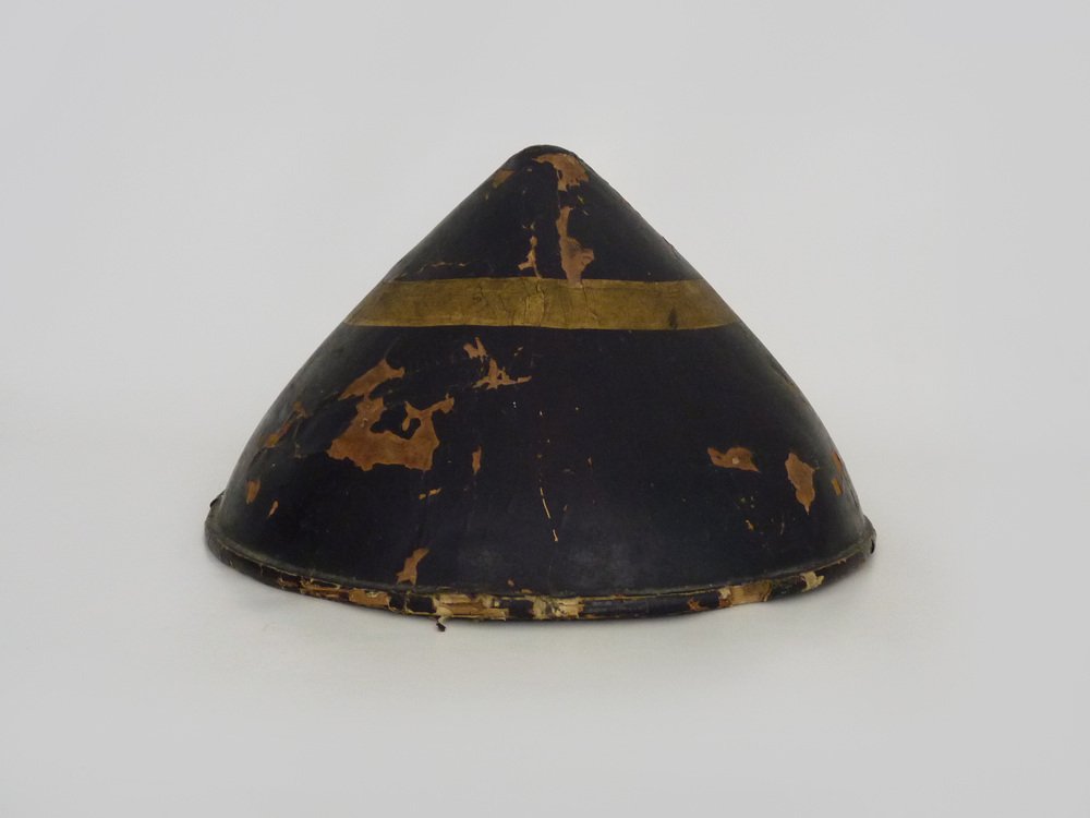 Japanischer Hut aus Pappmaché & Lackiertem Holz, 1800er bei Pamono kaufen