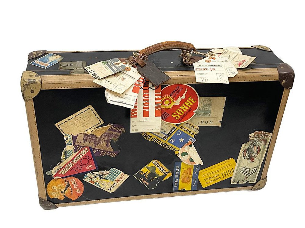 Mid-20th Century German Suitcase Set, 1950s, Set of 3 for sale at Pamono