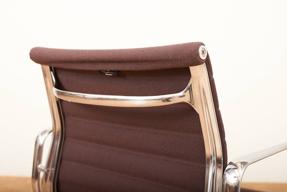 Alu Chair Ea-118 Gestell Aluminium Verchromt mit Rollen von Ray and ...
