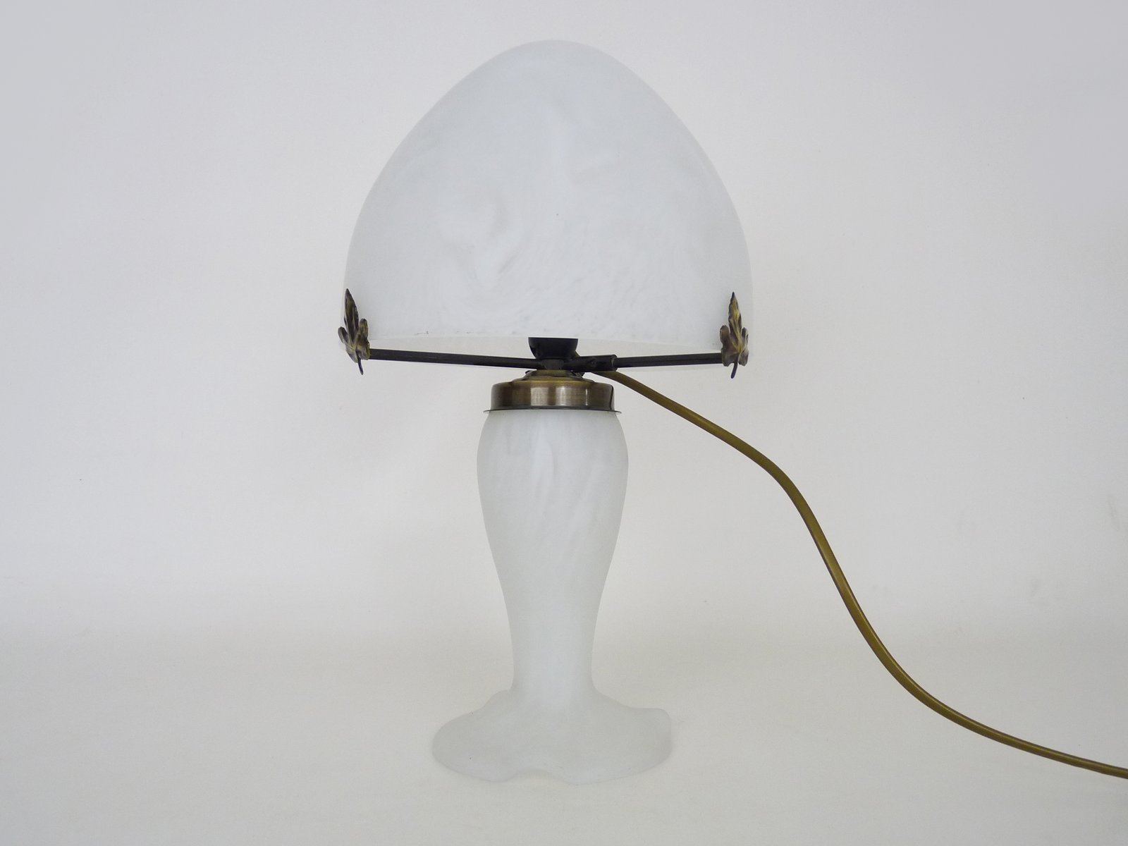 Pilzlampe im Art Deco Stil aus gepunkteter weißer Glaspaste von La ...