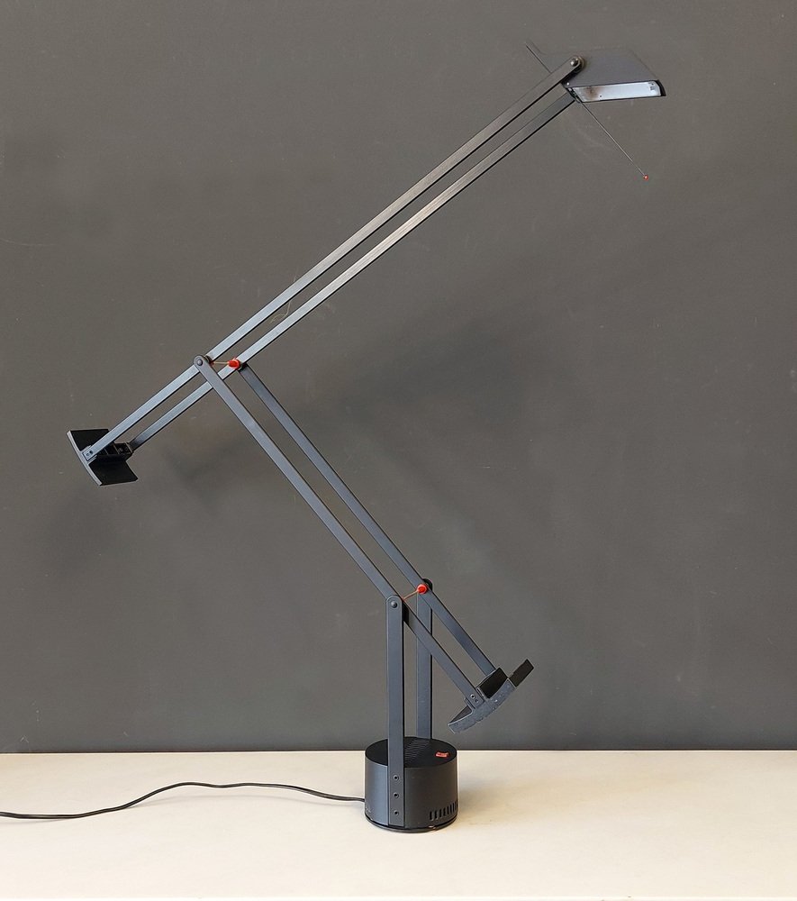 Tizio Tischlampe von Richard Sapper für Artemide, 1980er bei Pamono kaufen