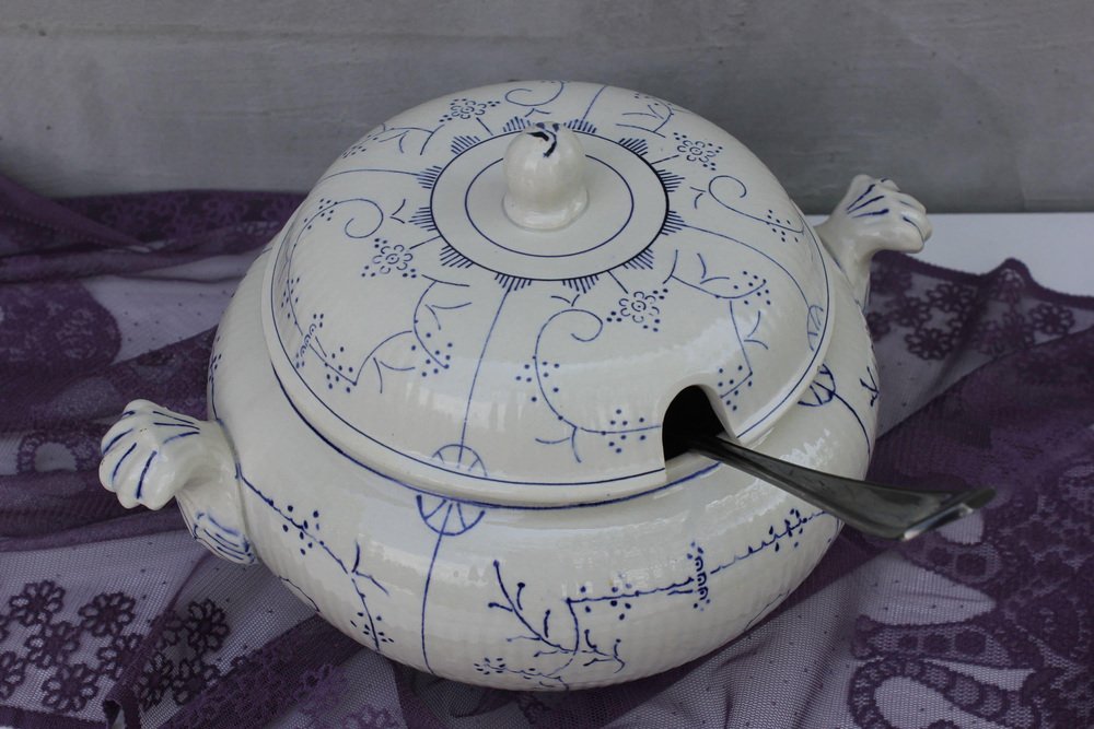 Belgian Porcelain Tureen from Boch Frères, 1930s for sale at Pamono