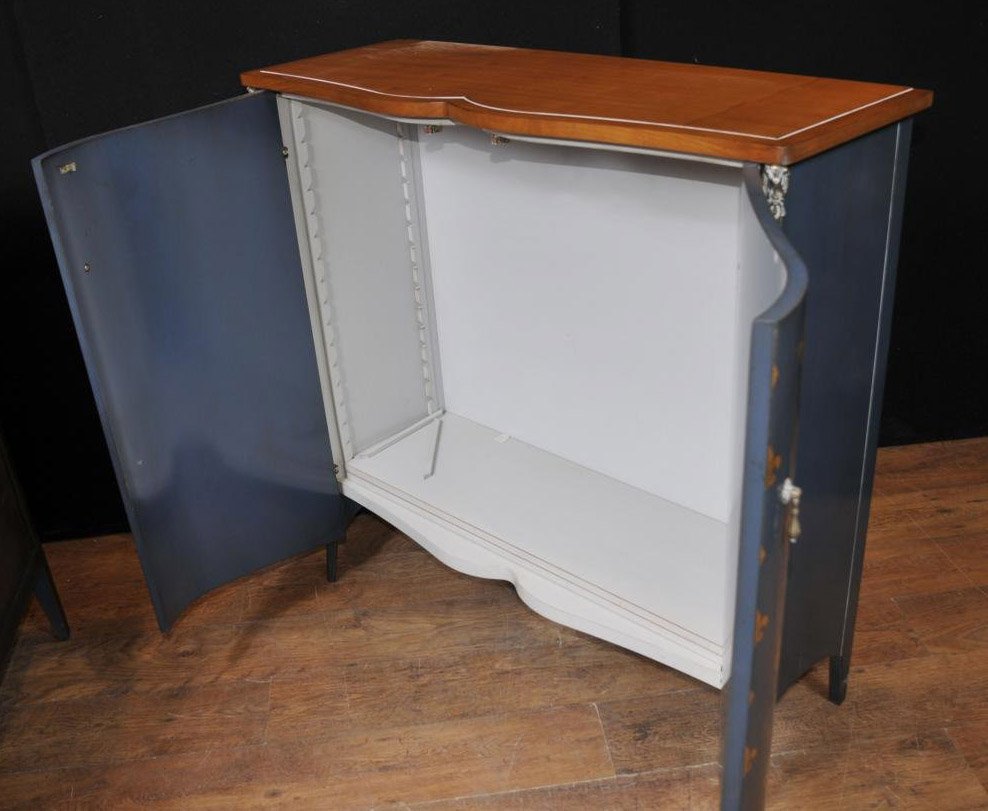 Art Nouveau French Painted Fleur De Lys Cabinet for sale at Pamono
