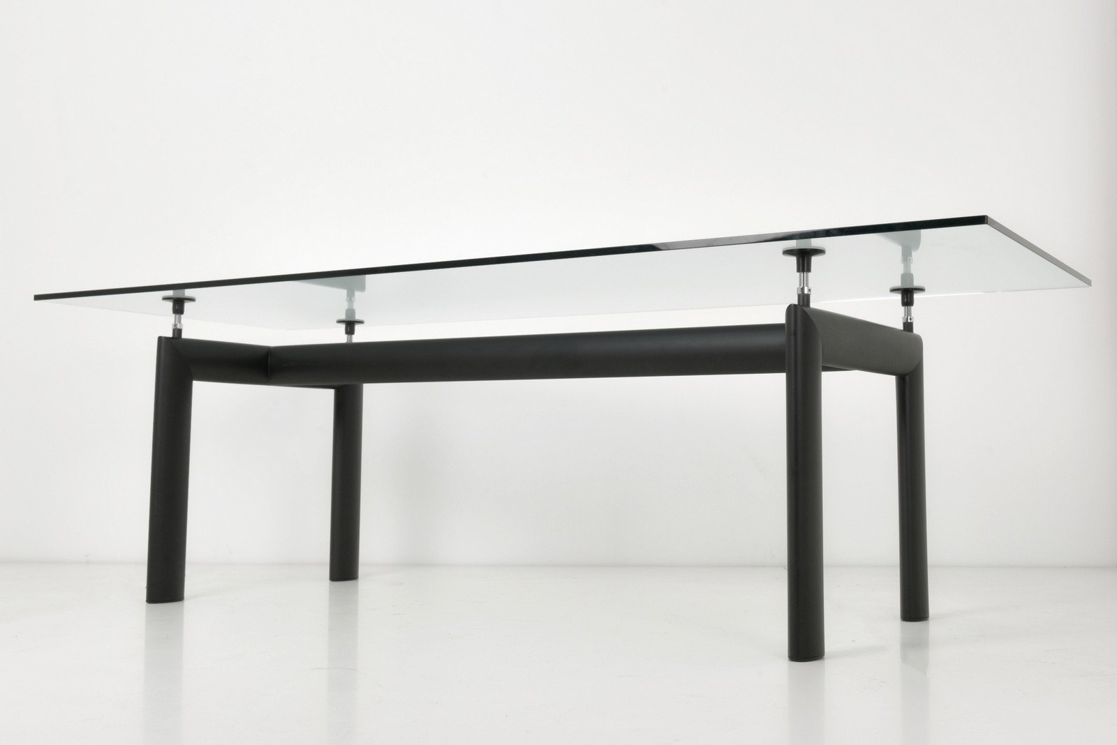 Mesa LC6 de Le Corbusier, Pierre Jeanneret y Charlotte Perriand para Cassina, Italia, 1928 en ...