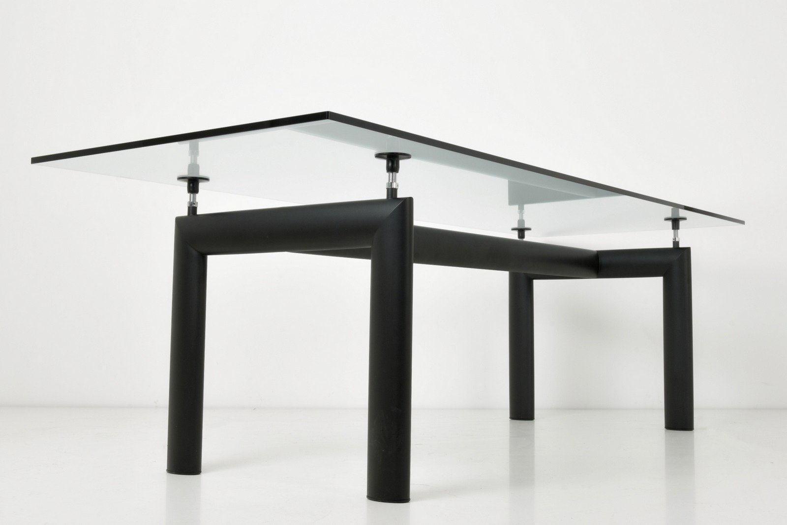 Mesa LC6 de Le Corbusier, Pierre Jeanneret y Charlotte Perriand para Cassina, Italia, 1928 en ...