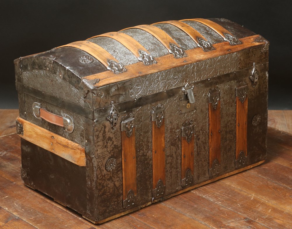 American Curved Trunk Metal, 1890s for sale at Pamono