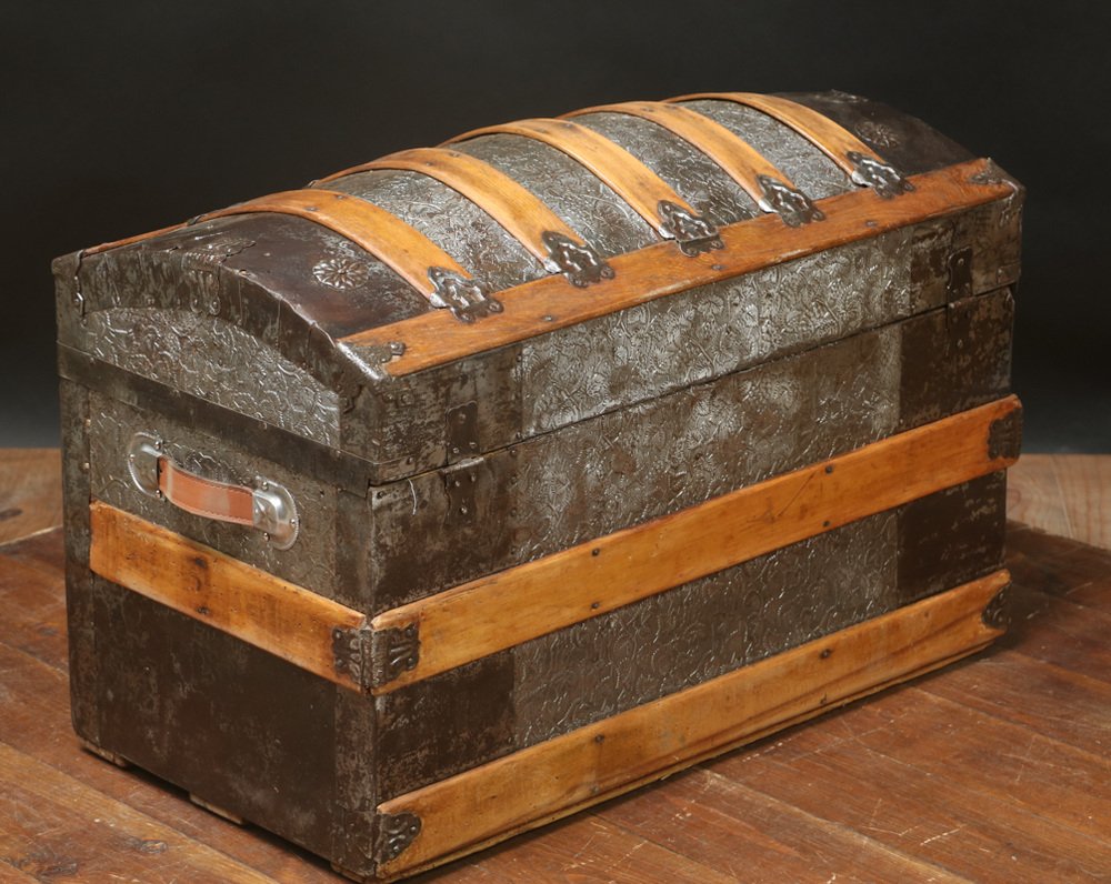 American Curved Trunk Metal, 1890s for sale at Pamono