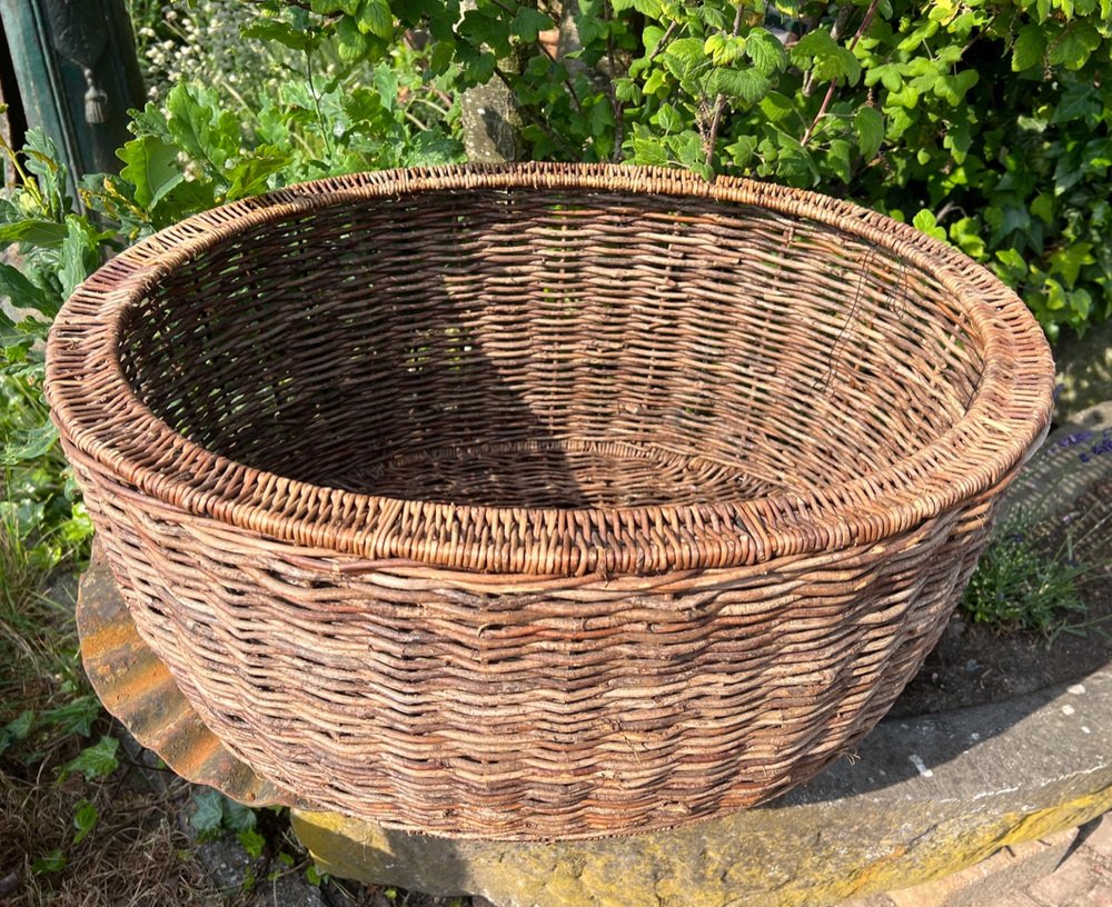 French Rustic Oval Willow Wicker Basket, 1960s for sale at Pamono