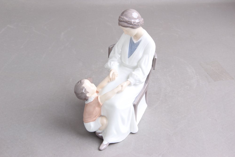Model 1642 Mother & Child Figure from Bing & Grøndahl for sale at Pamono