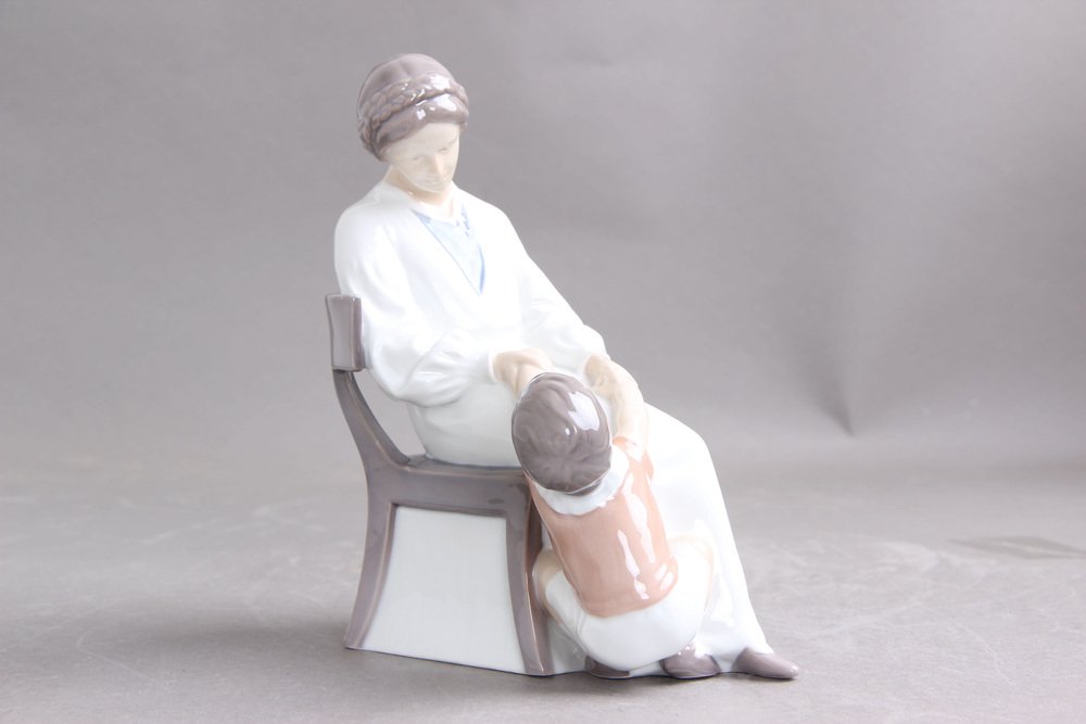 Model 1642 Mother & Child Figure from Bing & Grøndahl for sale at Pamono