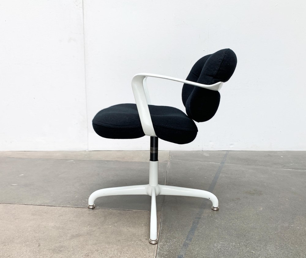Space Age Model 2038 Swivel Chair by Bruce Hannah & Andrew Morrison for ...
