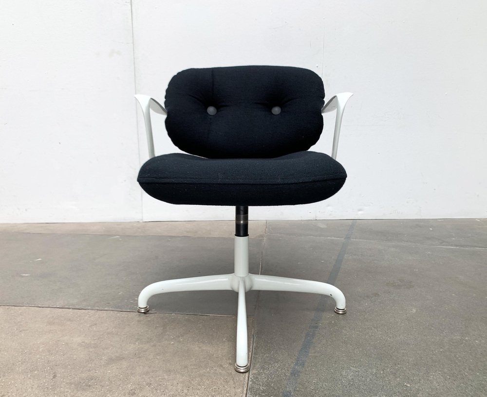 Space Age Model 2038 Swivel Chair by Bruce Hannah & Andrew Morrison for ...