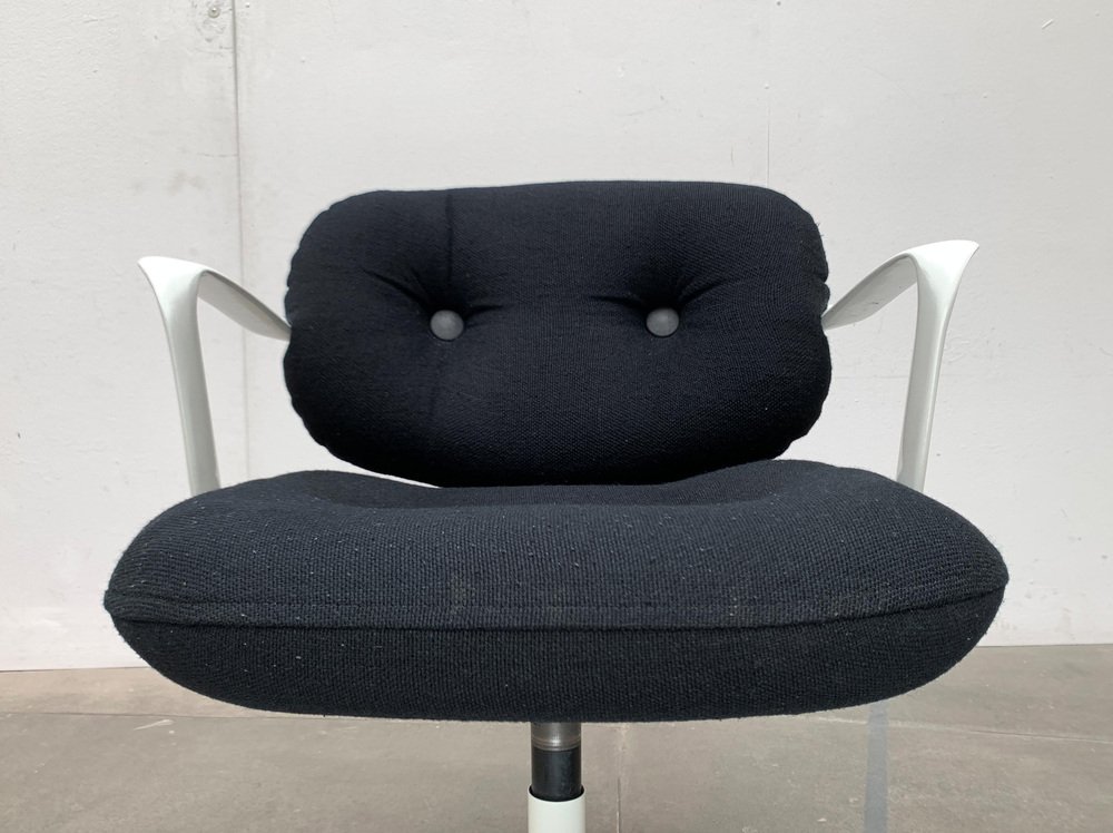 Space Age Model 2038 Swivel Chair by Bruce Hannah & Andrew Morrison for ...