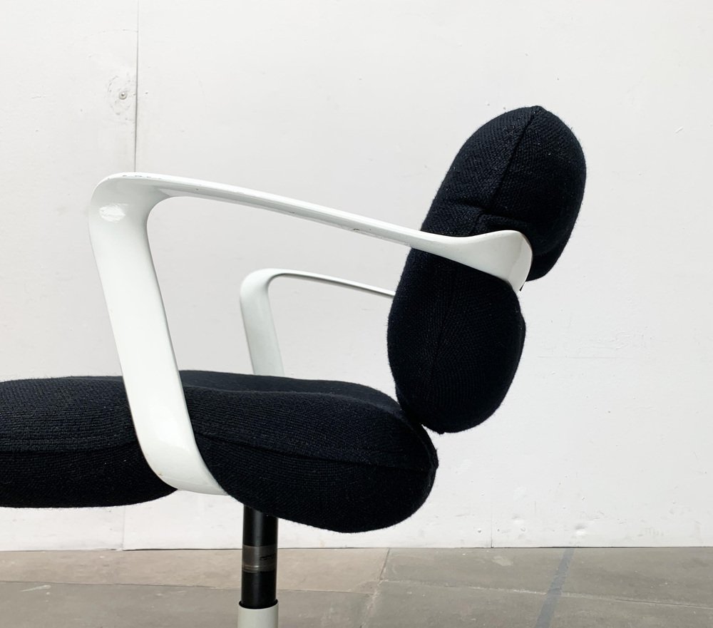 Space Age Model 2038 Swivel Chair by Bruce Hannah & Andrew Morrison for ...