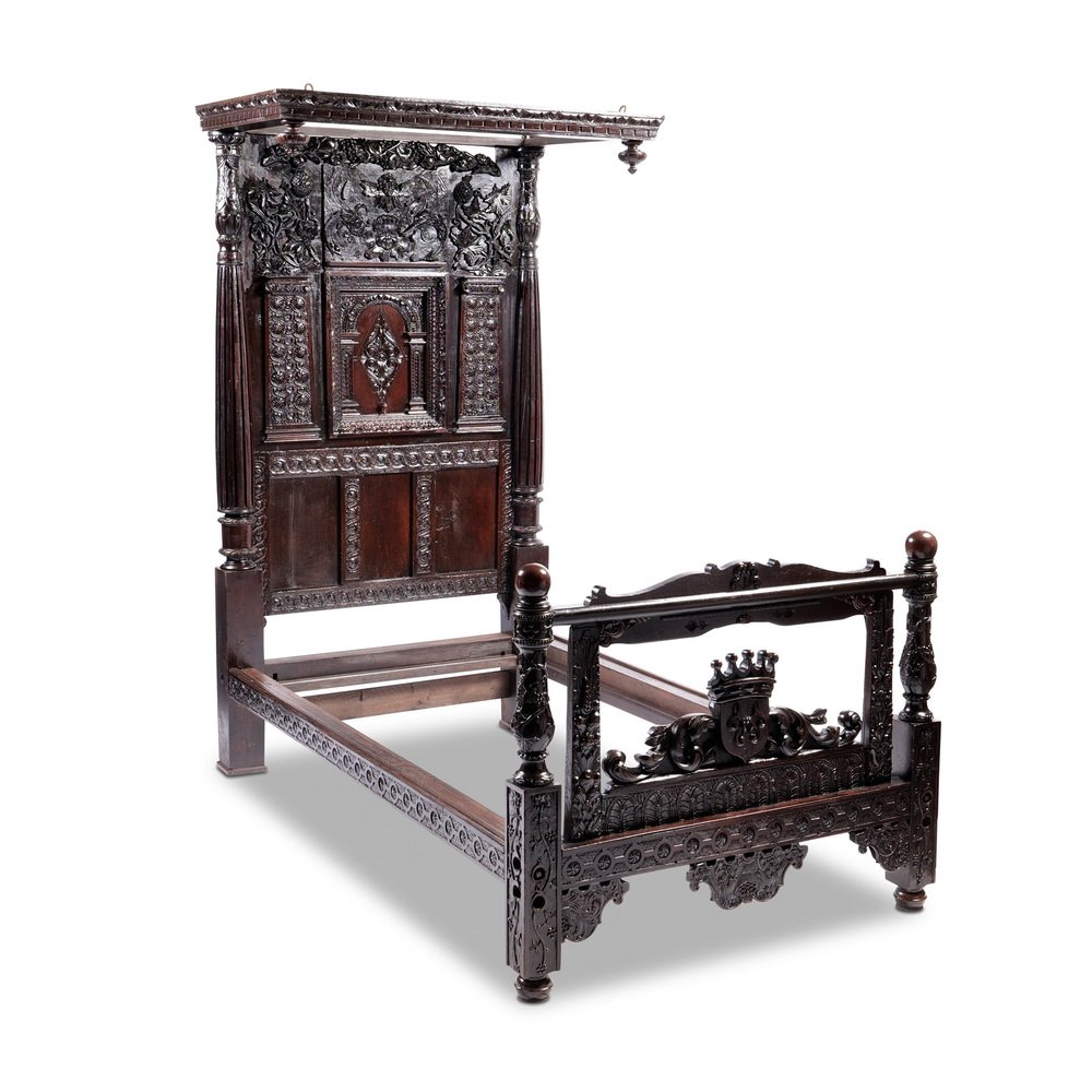 Antique English Bed in Oak, 1650s for sale at Pamono