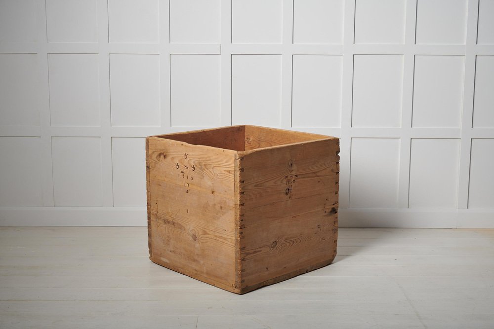 Large Antique Swedish Pine Box for sale at Pamono