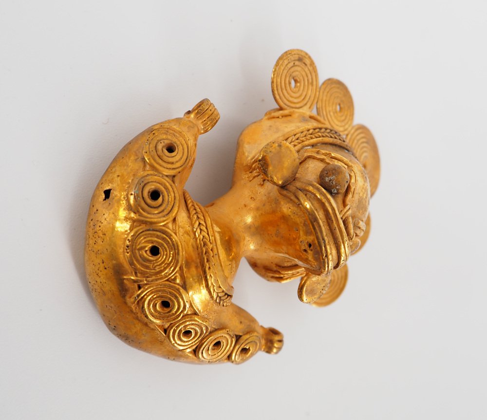 Colombian Taïrona Tumbago Statuette of Spiral Woman for sale at Pamono