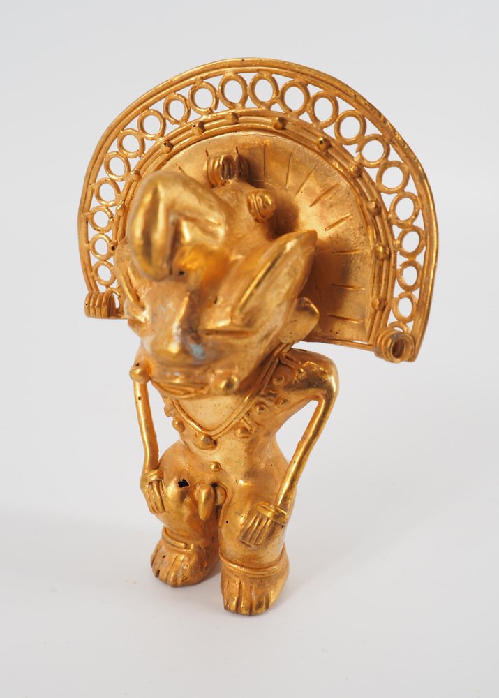Colombian Taïrona Tumbago Statuette of Shaman Master for sale at Pamono