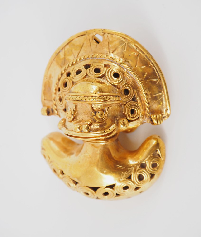 Colombian Taïrona Tumbago Statuette of Shaman Warrior for sale at Pamono