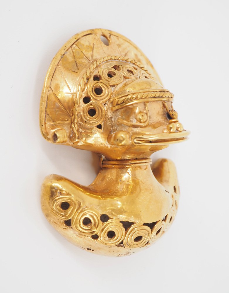 Colombian Taïrona Tumbago Statuette of Shaman Warrior for sale at Pamono