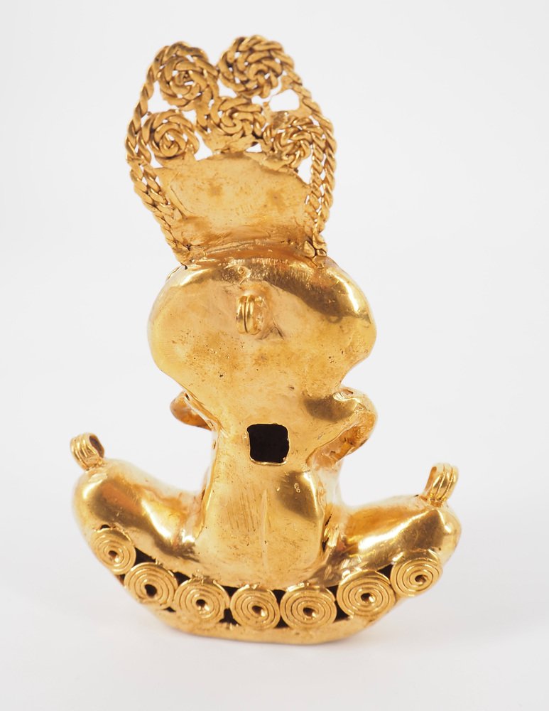 Colombian Taïrona Tumbaga Statuette of High Priest for sale at Pamono
