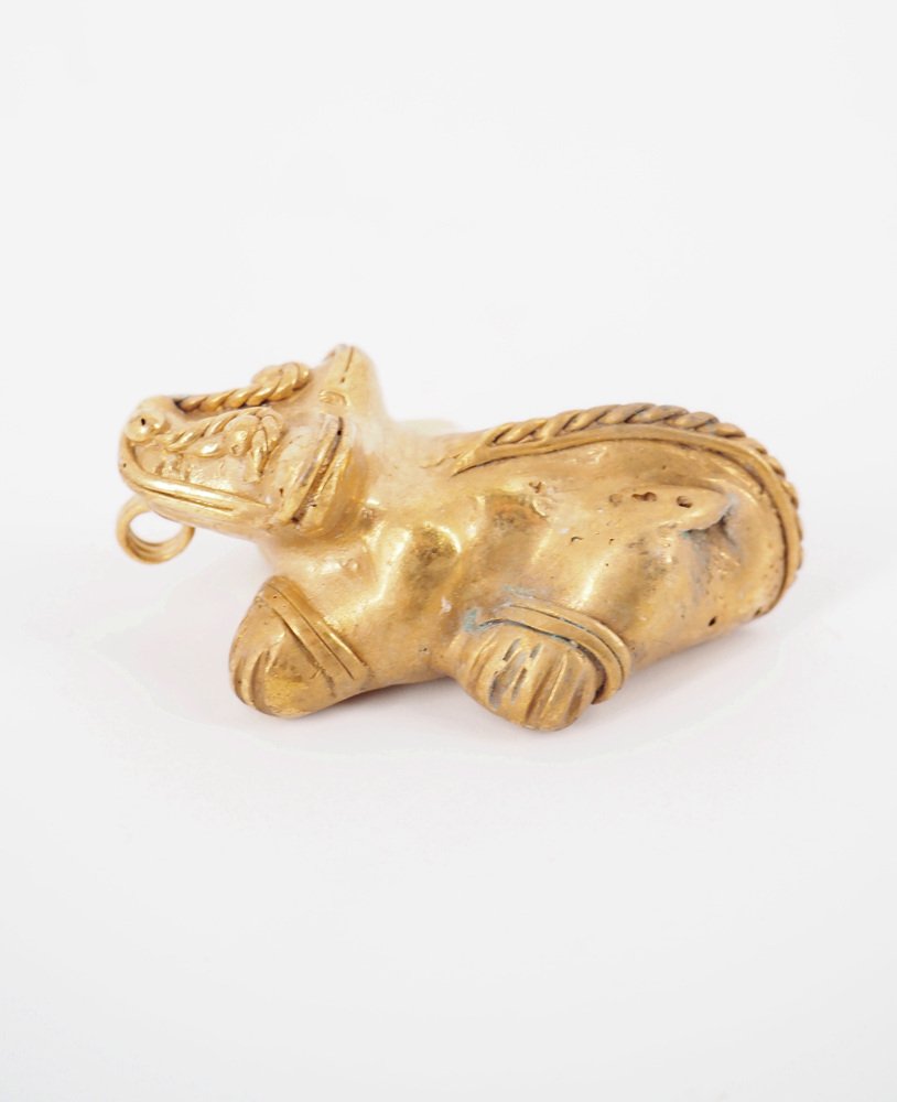 Colombian Taïrona Tumbaga Statuette of Caiman in the Llanos for sale at ...
