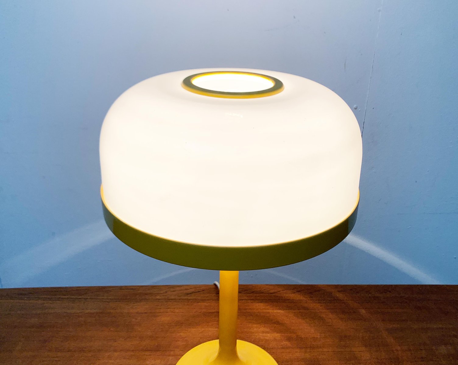Deutsche Mid-Century Space Age Mushroom Tischlampe von Kaiser Idell ...