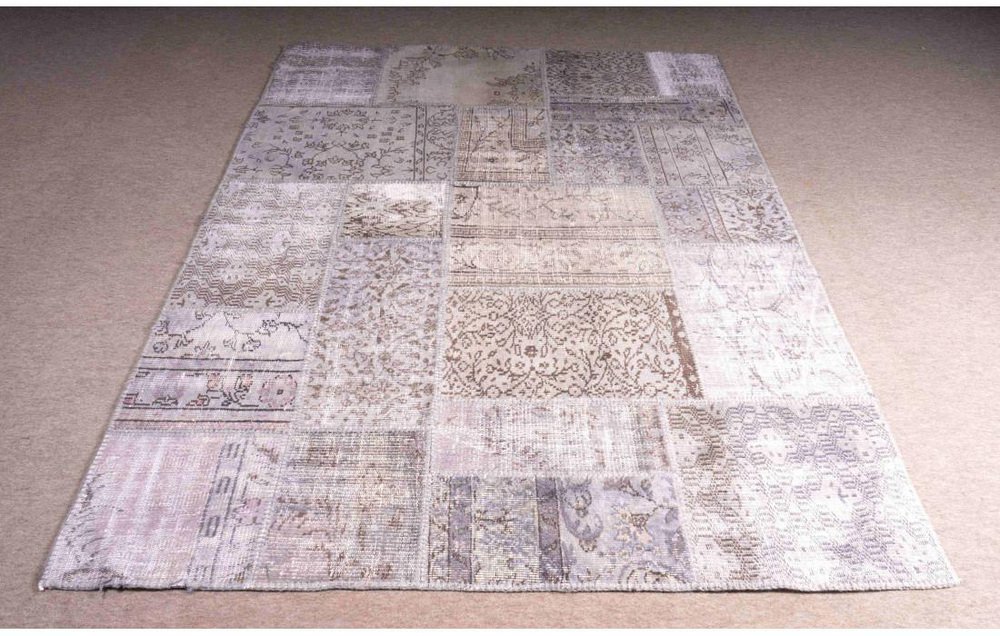 Middle Eastern Rectangular Rug for sale at Pamono