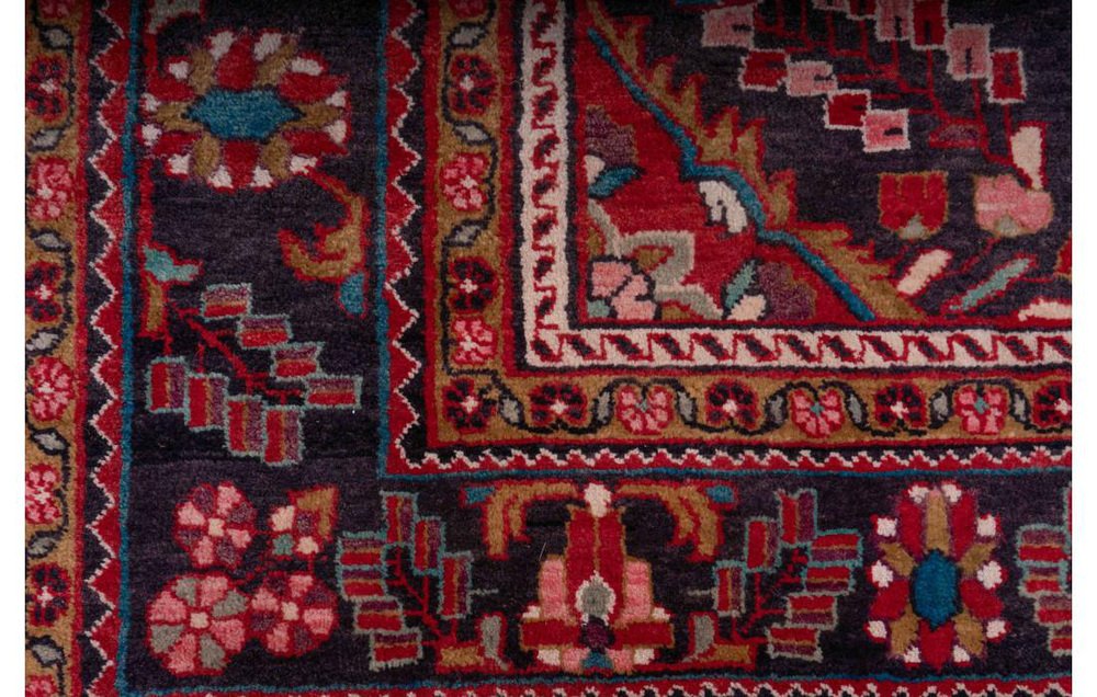Rectangular Middle Eastern Rug in Pure Wool for sale at Pamono