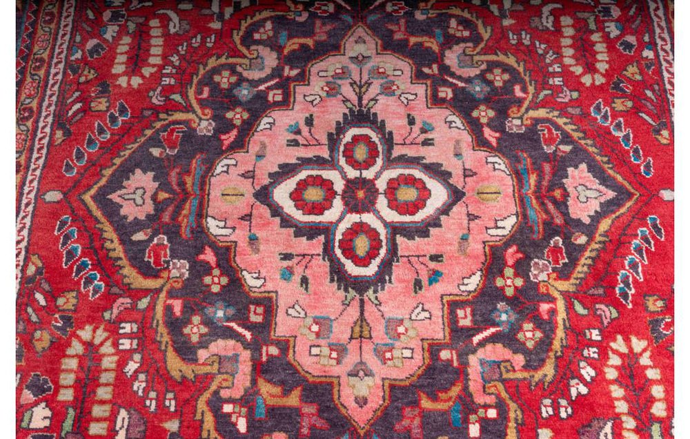 Rectangular Middle Eastern Rug in Pure Wool for sale at Pamono