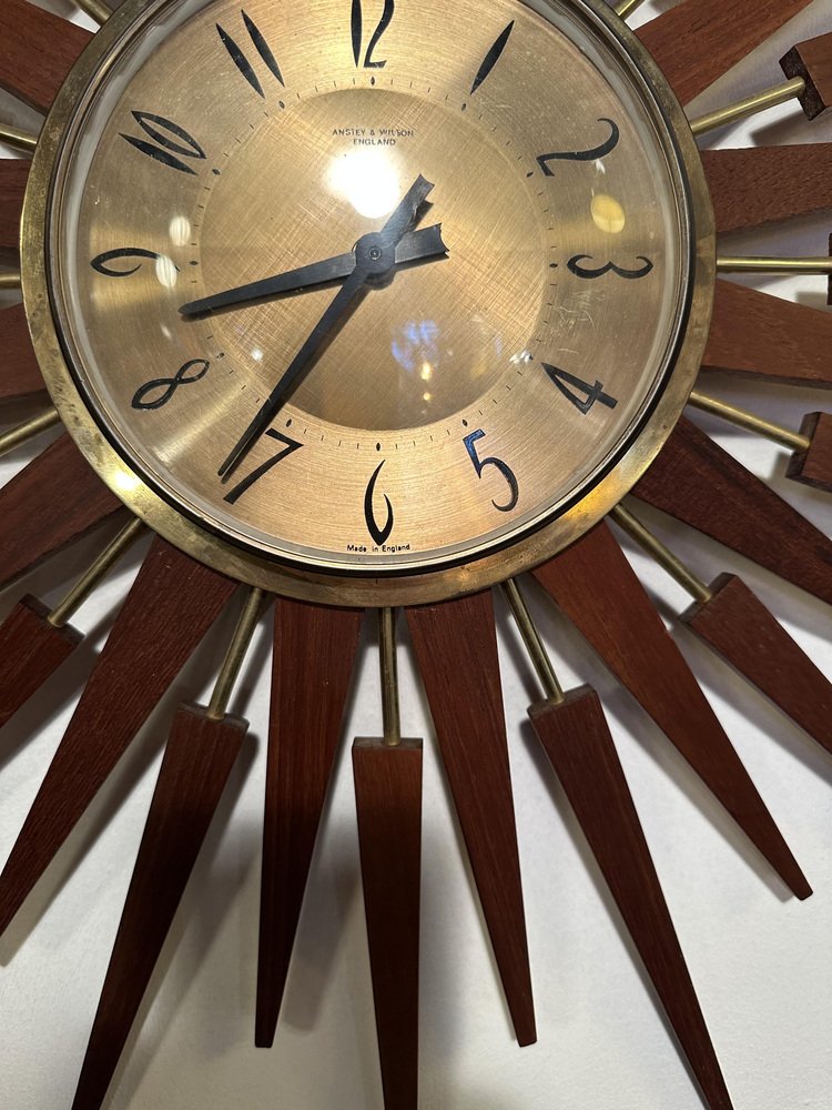 Mid-Century Teak Starburst Uhr von Anstey & Wilson, 1960 bei Pamono kaufen