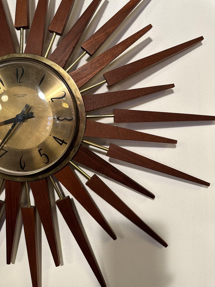 Mid-Century Teak Starburst Uhr von Anstey & Wilson, 1960 bei Pamono kaufen