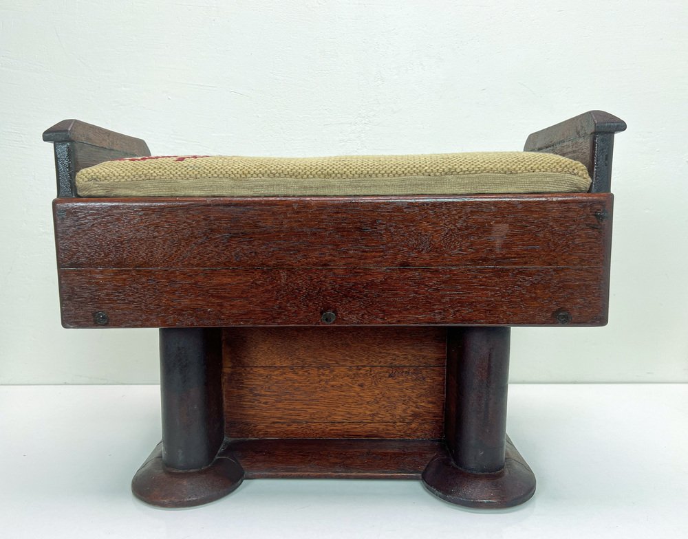 Art Deco Hocker aus Eiche mit Stoffbezug, 1920er bei Pamono kaufen