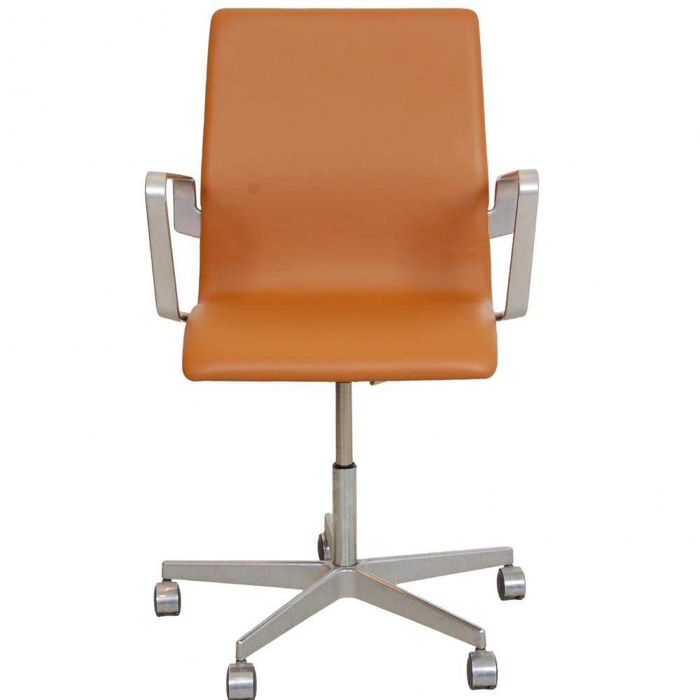 Oxford Desk Chair in Whisky Colored Nevada Leather by Arne Jacobsen ...