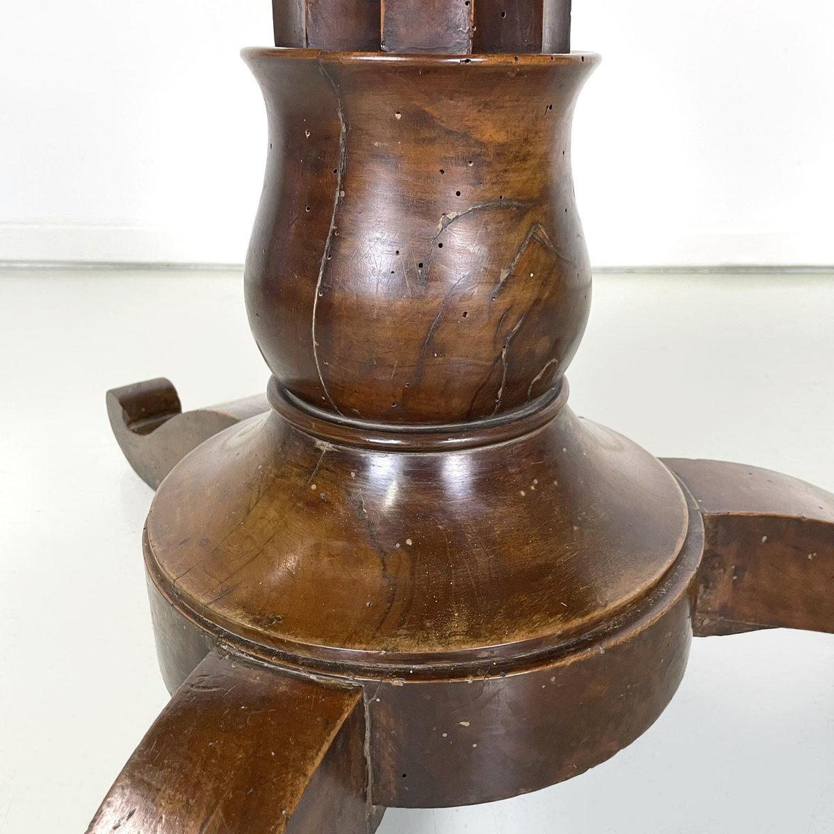 Italian Round Wood Dining Table, 1800s for sale at Pamono