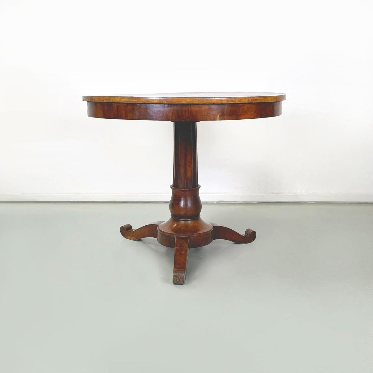 Italian Round Wood Dining Table, 1800s for sale at Pamono