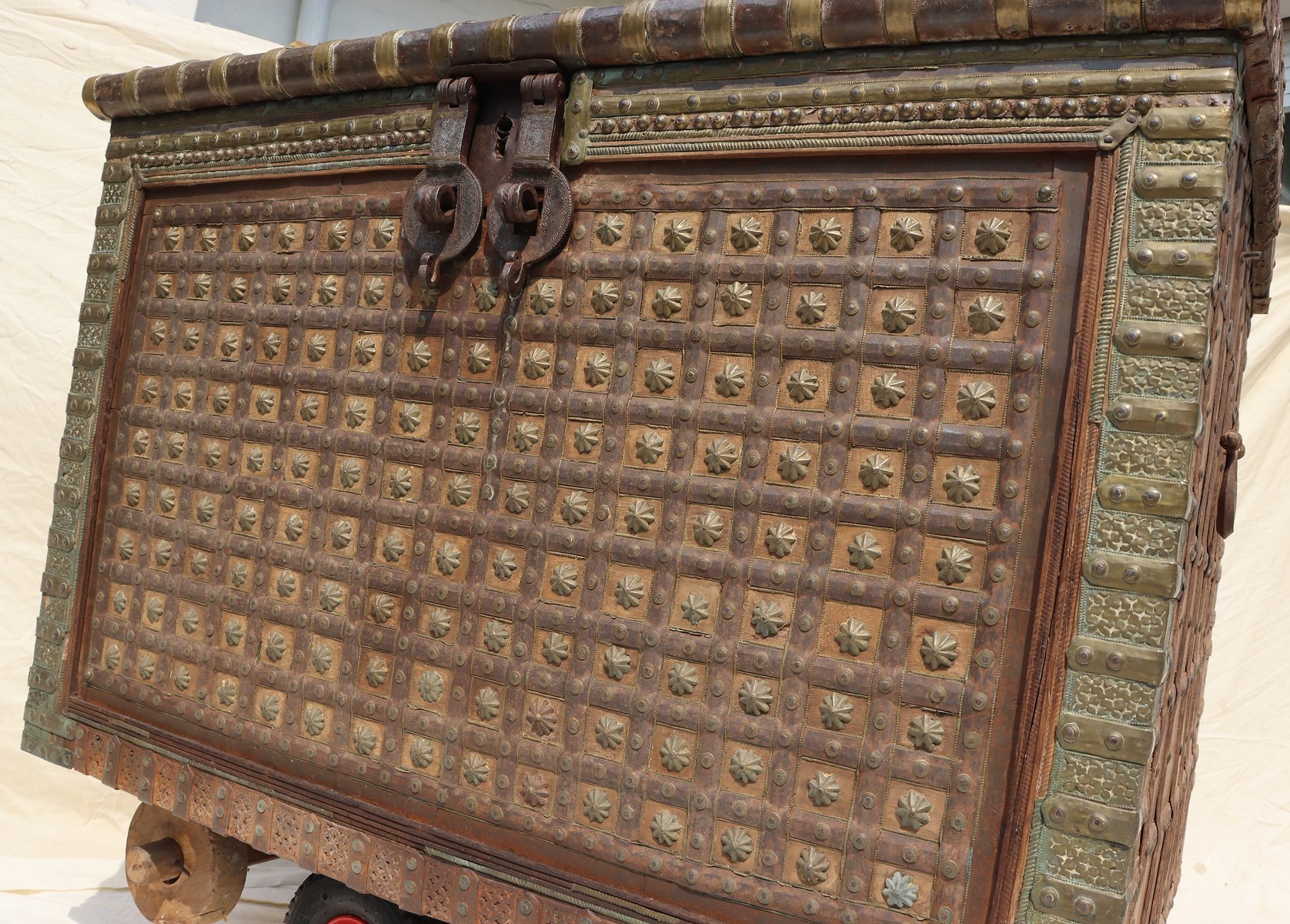Vintage Indian Dowry Chest on Wheels, 1920s for sale at Pamono