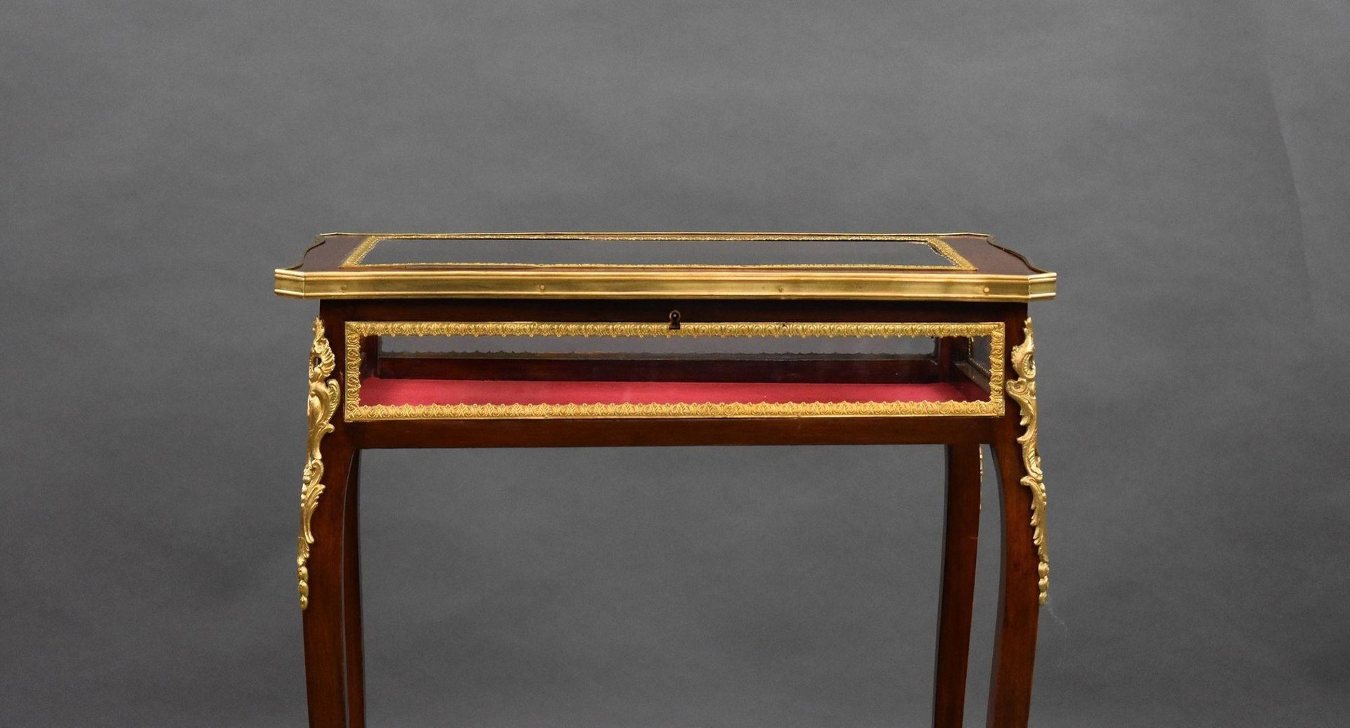 Edwardian Mahogany Treasure Table, 1900 for sale at Pamono