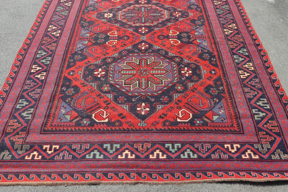 Large Middle Eastern Handmade Shiraz Rug, 1930s for sale at Pamono