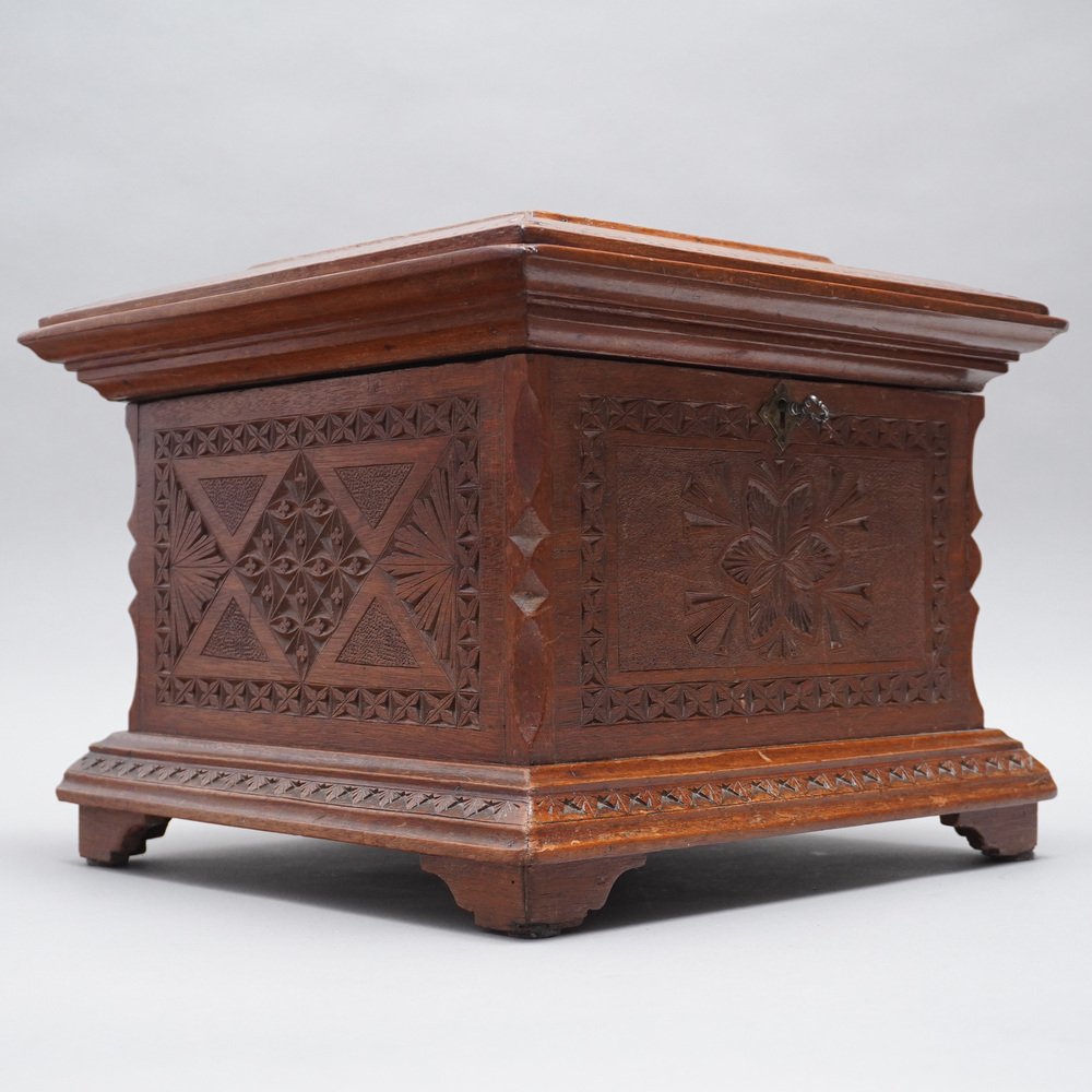 Baroque Wood Chest Cassette Jewelry Box for sale at Pamono