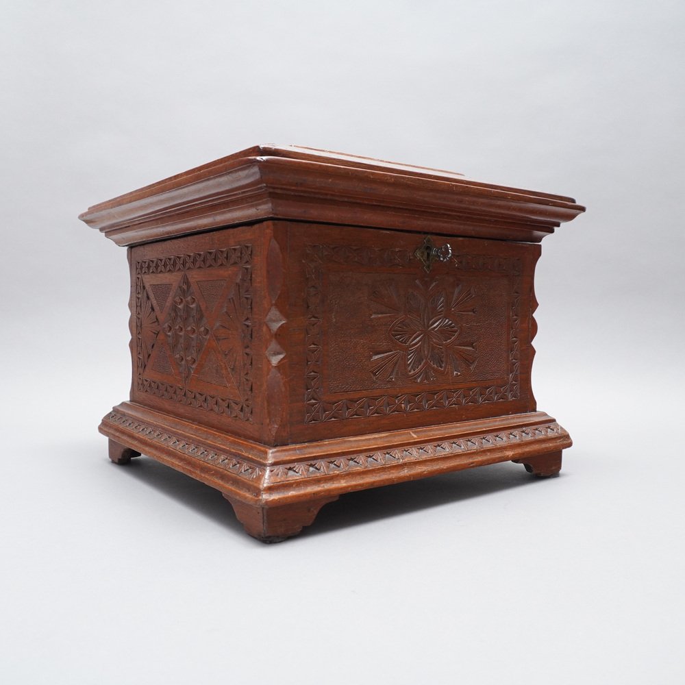 Baroque Wood Chest Cassette Jewelry Box for sale at Pamono