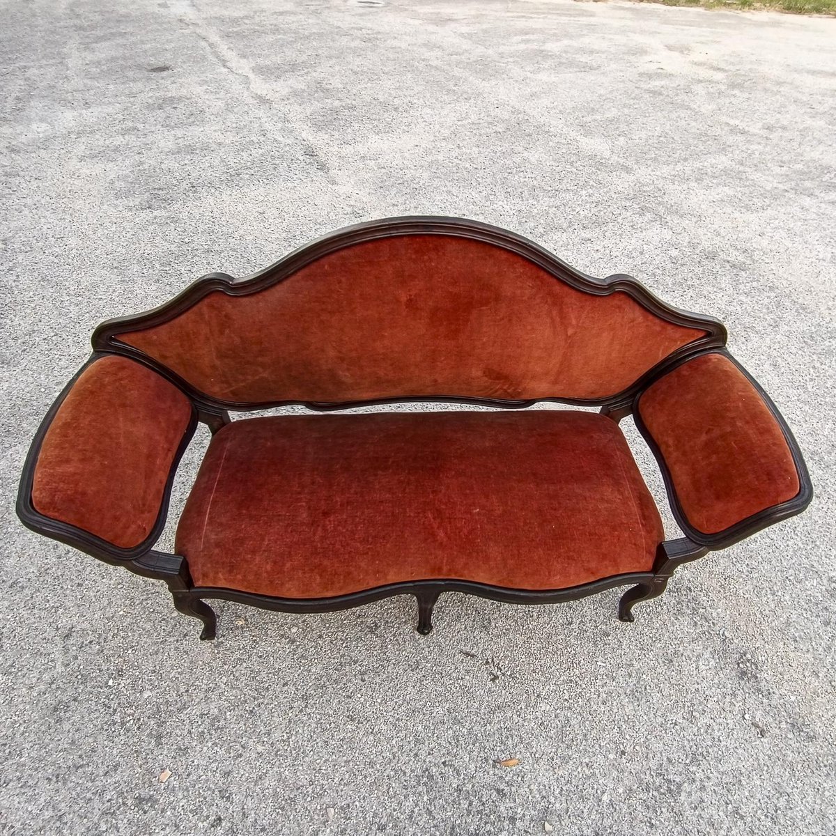 18th Century Walnut Sofa with Wavy and Repainted Structure for sale at ...