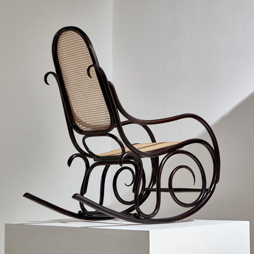 Model 825 Thonet Rocking Chair by Michael Thonet for Thonet, 1970s for ...