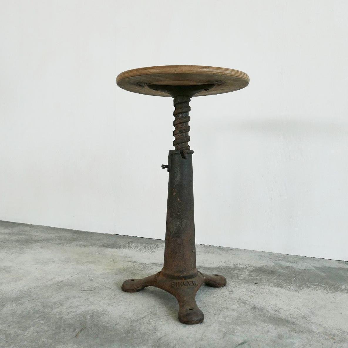 Singer Stool in Cast Iron and Wood, 1920s for sale at Pamono