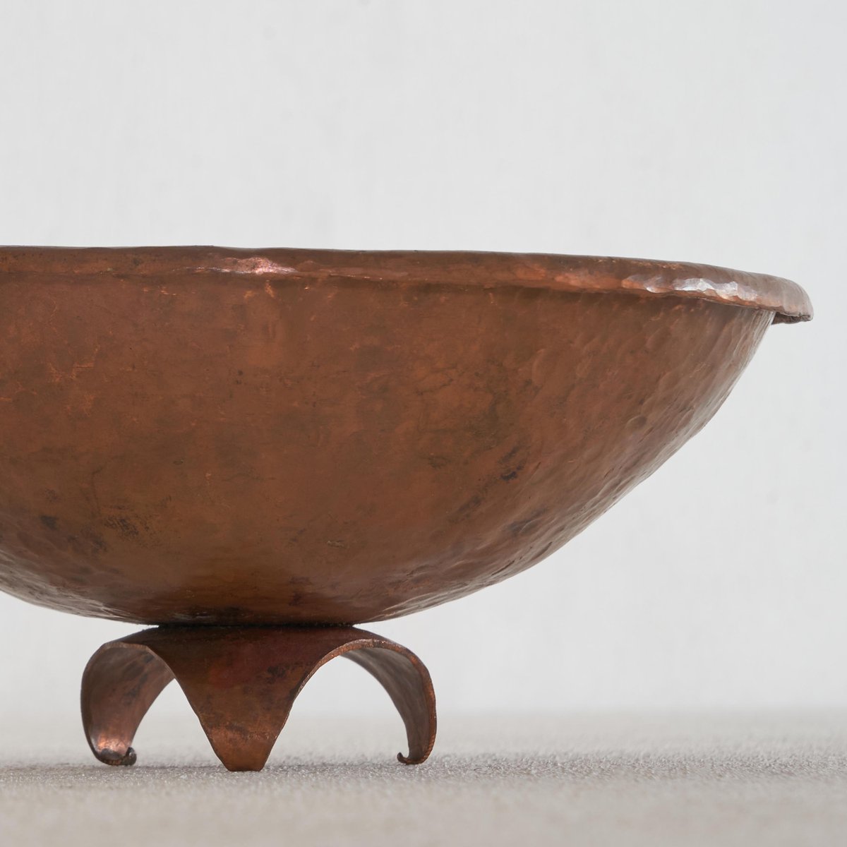 Hand Hammered Copper Bowl, 1930s for sale at Pamono