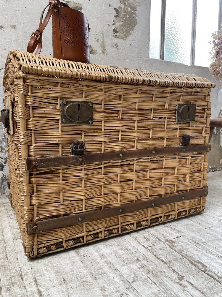 1950s Braided Wicker Trunk, 1960s for sale at Pamono