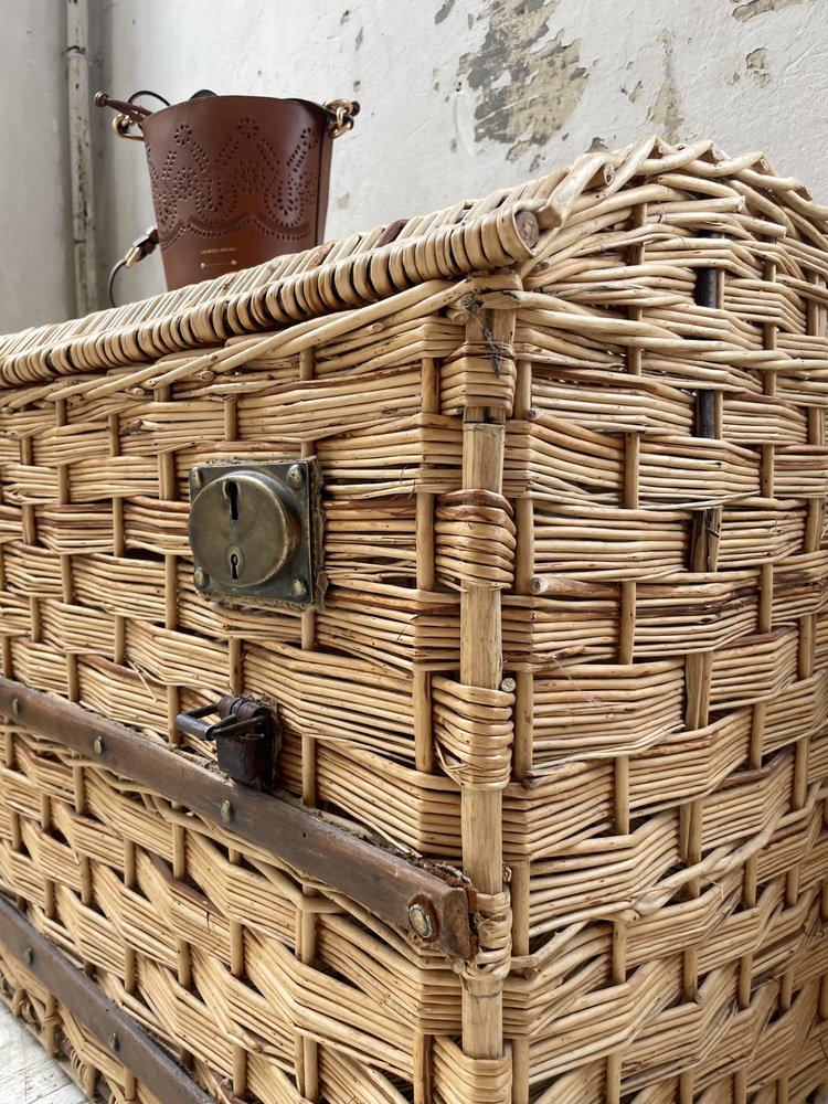 1950s Braided Wicker Trunk, 1960s for sale at Pamono