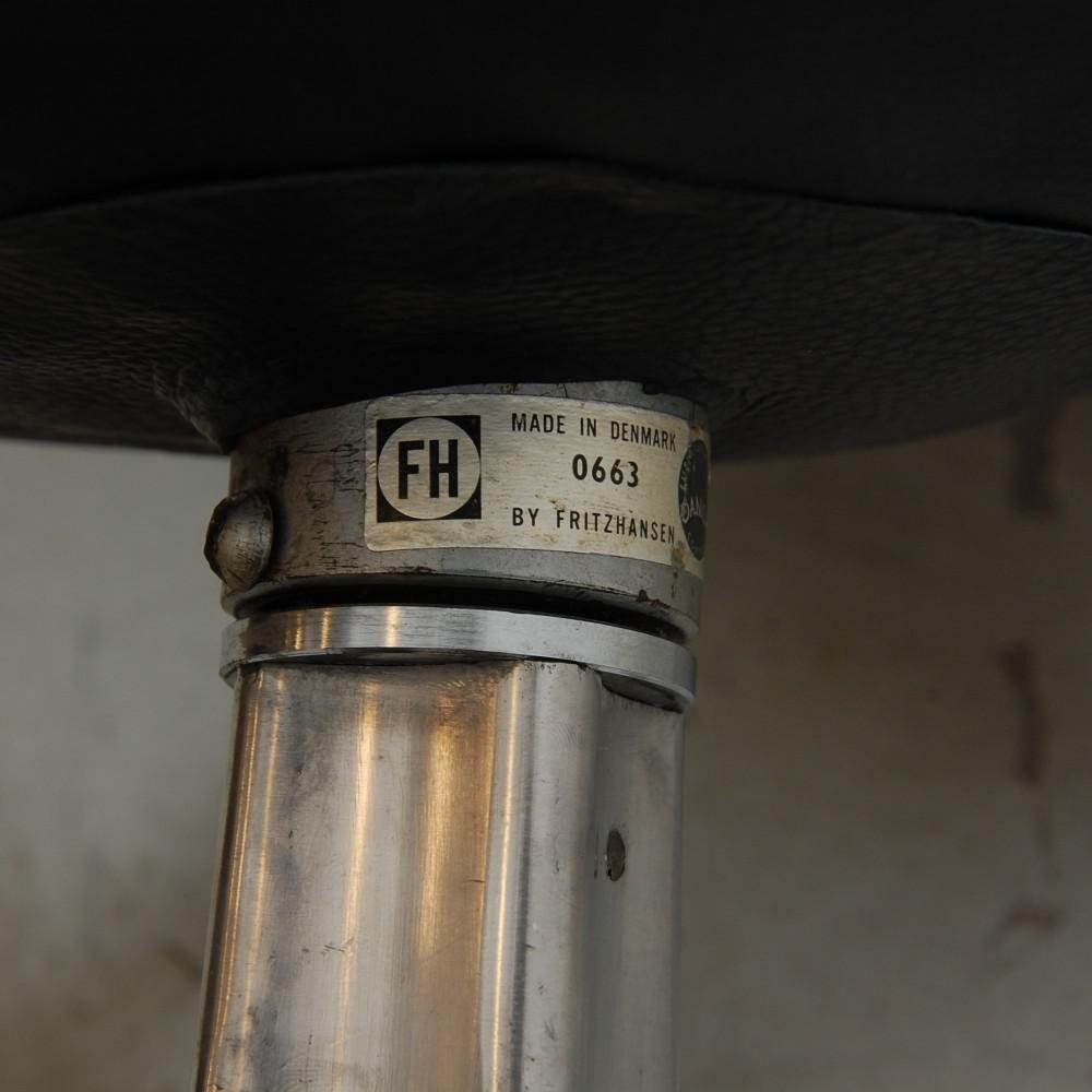 Egg Chair in Black Leather by Arne Jacobsen for Fritz Hansen, 1960s for ...